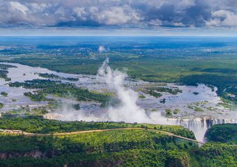 Best Time to Visit Victoria Falls (High/Low Season, Weather & Activities)